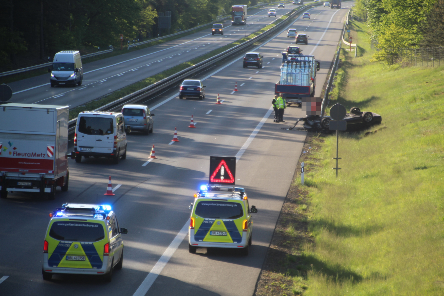 Schwerer Verkehrsunfall auf der A15 bei Cottbus – Eine Person verletzt - langer Stau ...
