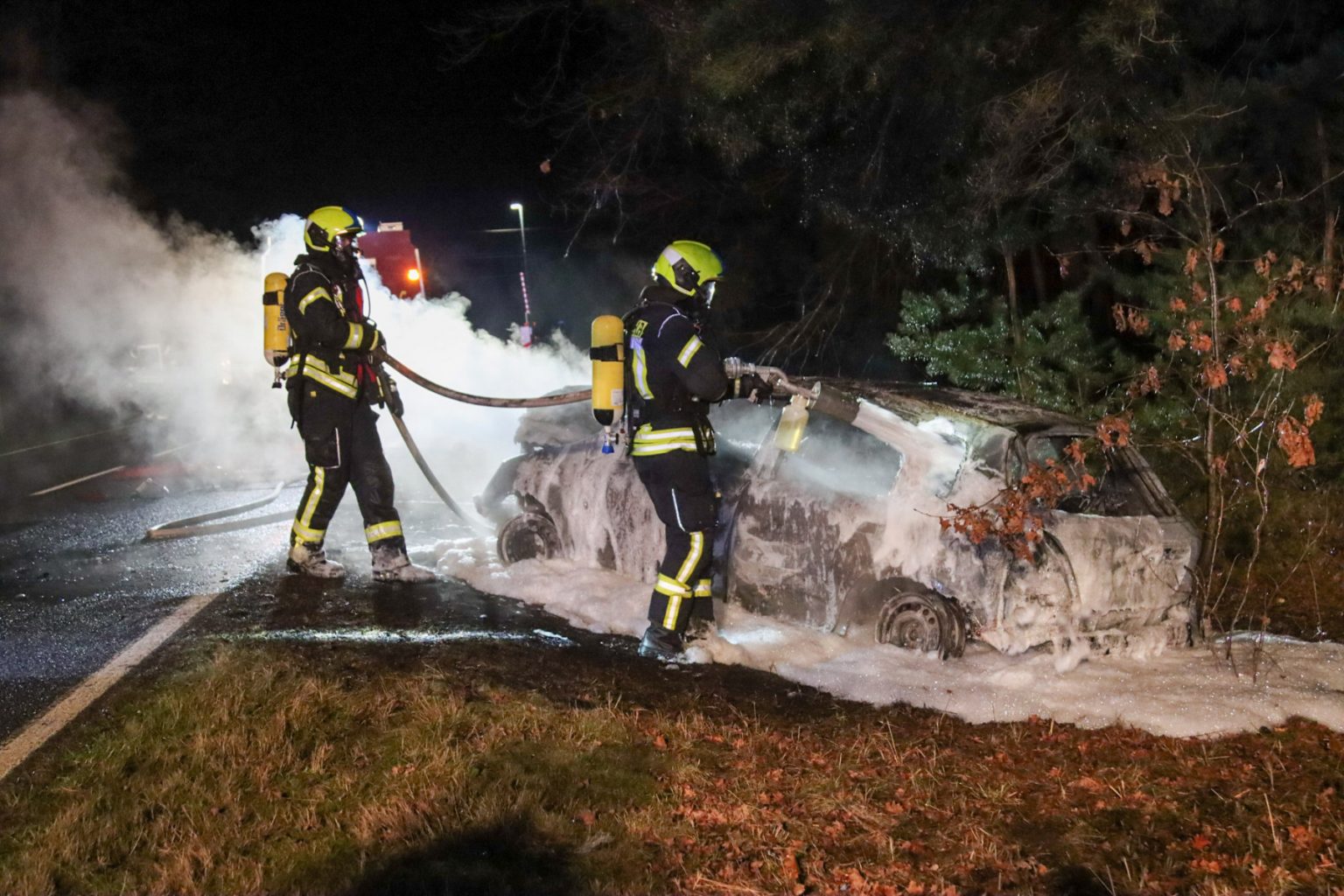 Vollbrand eines Pkw auf der L 52 – Feuerwehr Spremberg im Einsatz ...