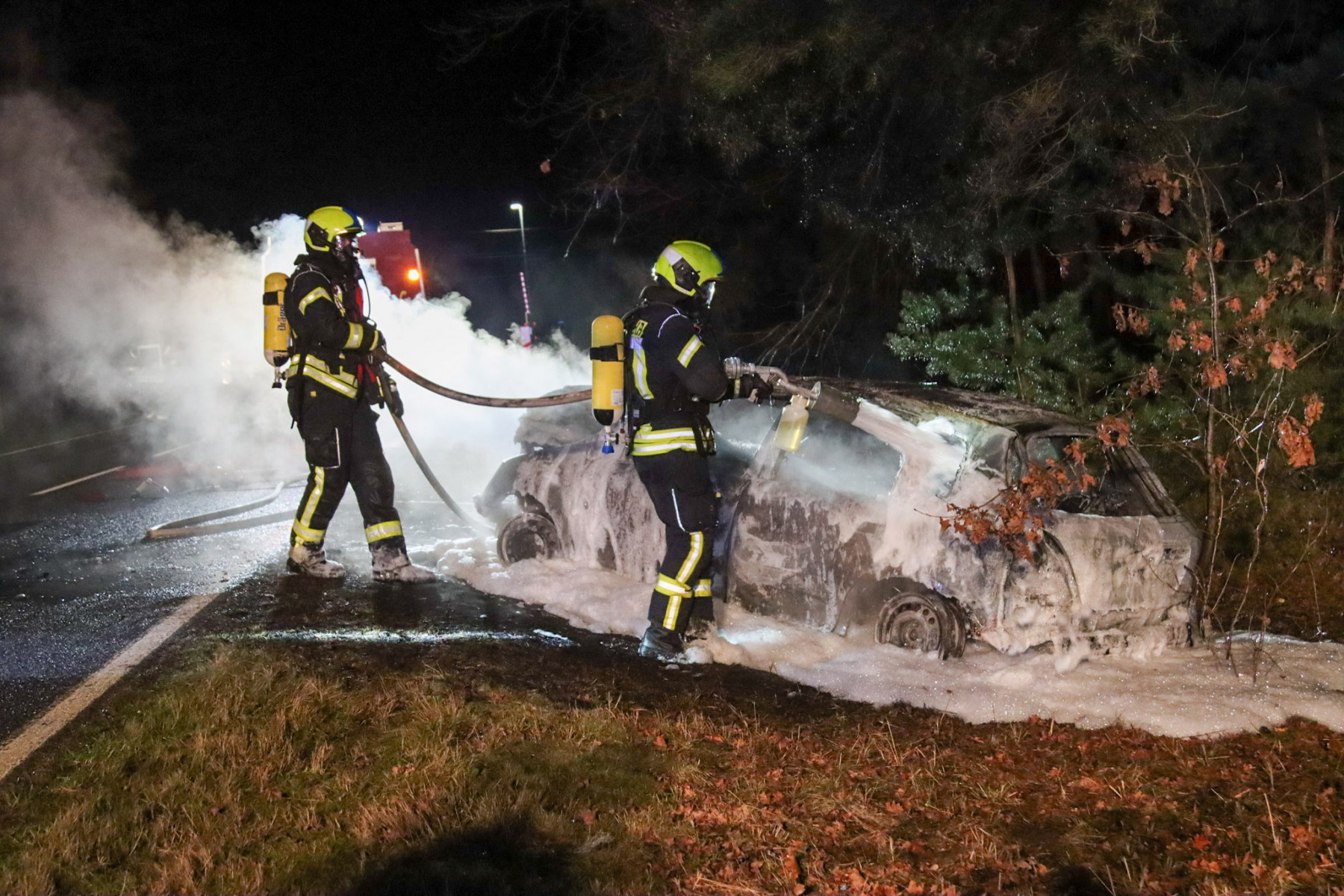 Vollbrand eines Pkw auf der L 52 – Feuerwehr Spremberg im Einsatz ...